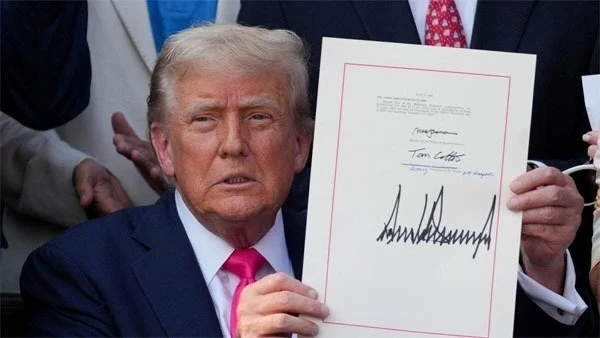 Trump Sign Tariff Letter: डोनाल्ड ट्रंप ने साइन की Tariff की चिट्ठी ...